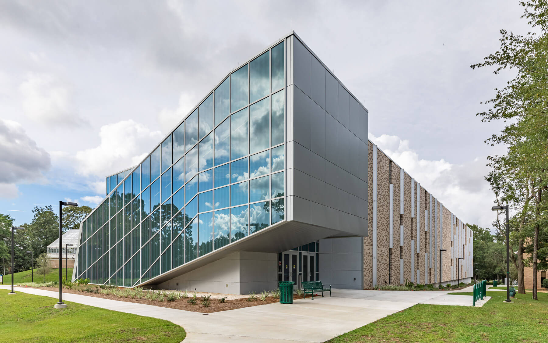 NEW STATE-OF-ART LAB ANNEX OPENS AT UWF | Caldwell Architects